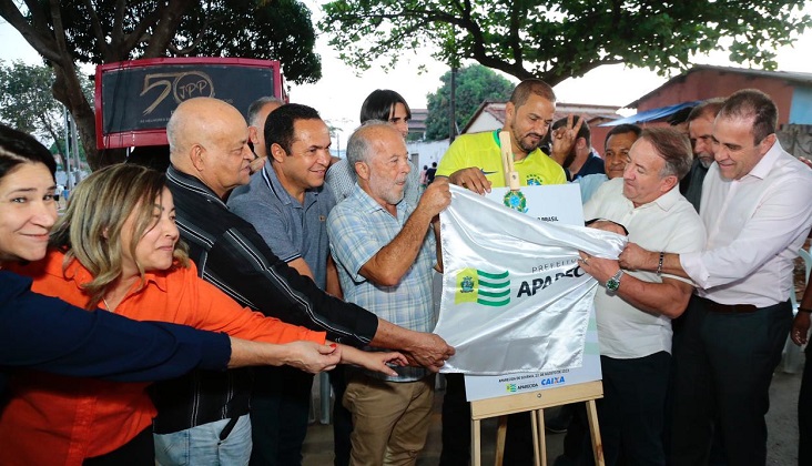 Prefeito Vilmar inaugura praça construída com emenda de Professor Alcides